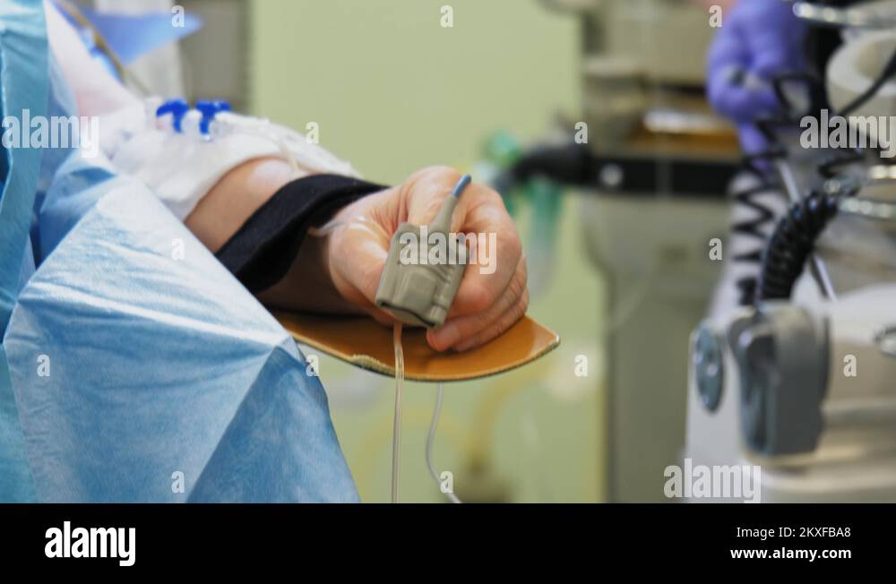 Finger heart monitor Stock Videos & Footage - HD and 4K Video Clips - Alamy