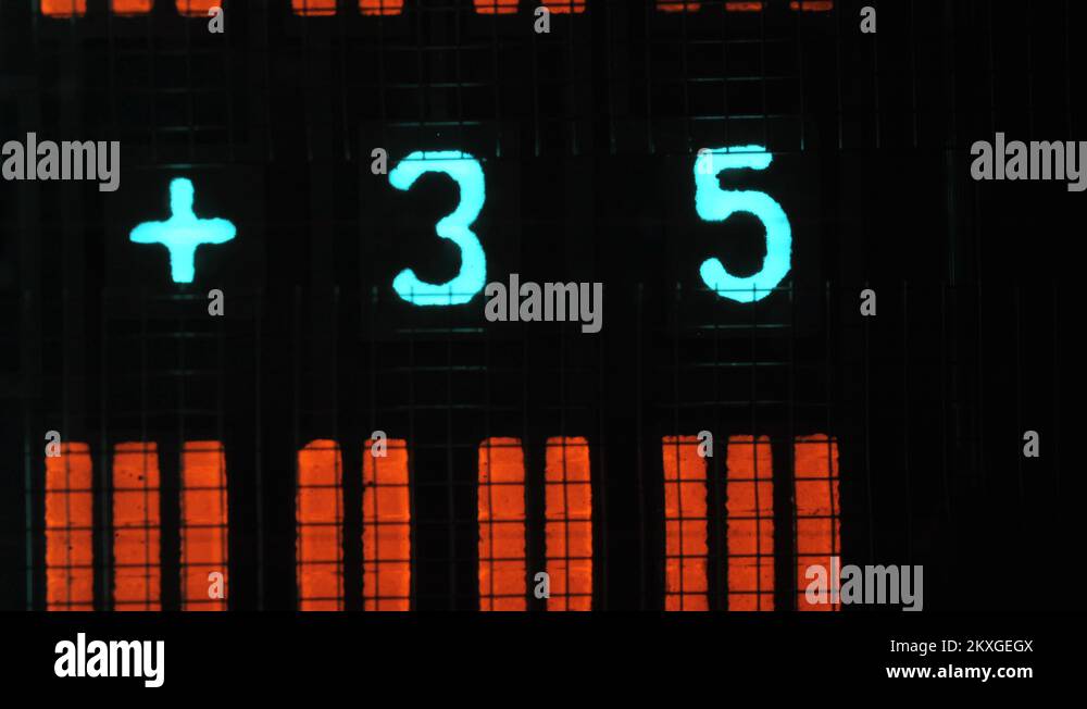 Monitor changes the volume of the amplifier. Audio amp display. 4k ...