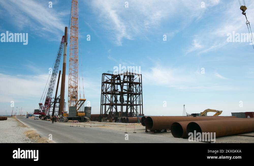 Piling pile driver Stock Videos & Footage - HD and 4K Video Clips - Alamy