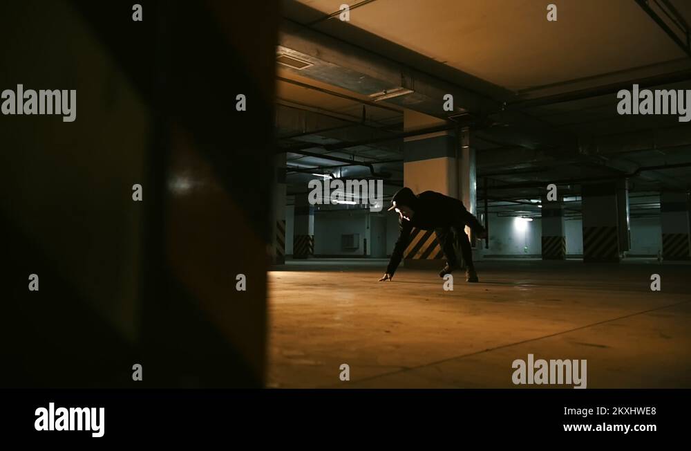 Underground runners Stock Videos & Footage - HD and 4K Video Clips - Alamy