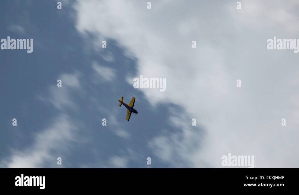 Teamwork plane Stock Videos & Footage - HD and 4K Video Clips - Alamy