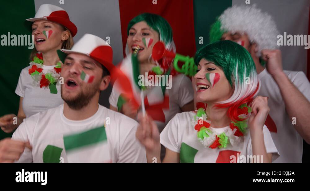 Smile singing Stock Videos & Footage - HD and 4K Video Clips - Alamy