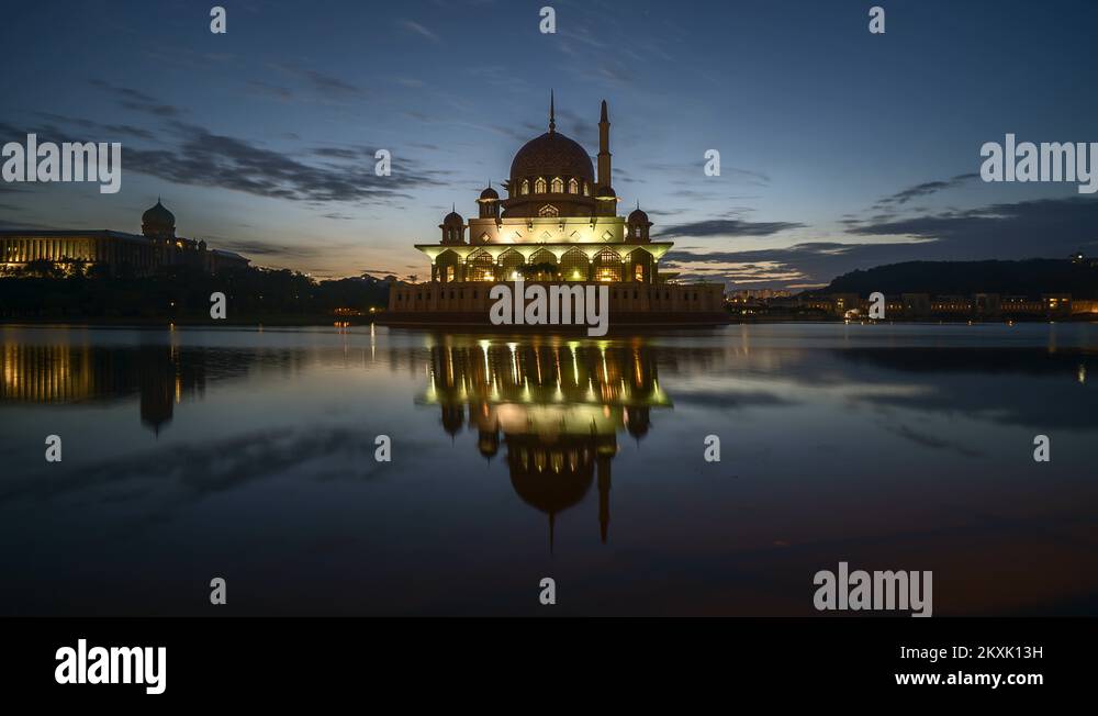 4k sunrise at Putra Mosque, Putrajaya Malaysia Stock Video Footage - Alamy
