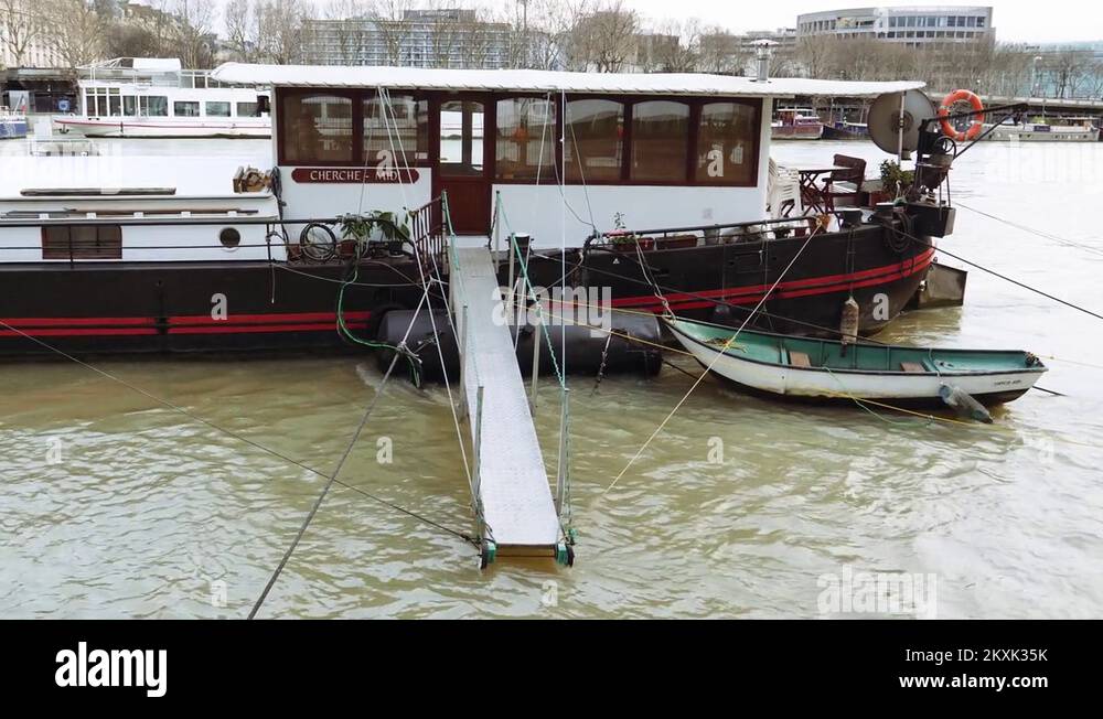 Peniche houseboat Stock Videos & Footage - HD and 4K Video Clips - Alamy