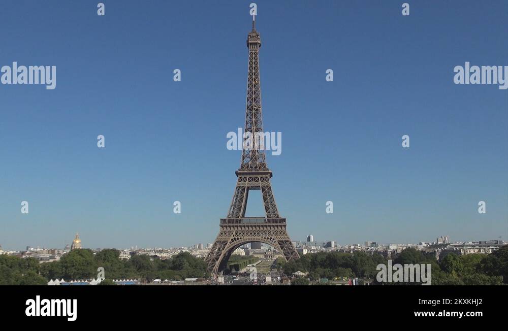 Panorama paris tour eiffel Stock Videos & Footage - HD and 4K Video Clips - Alamy