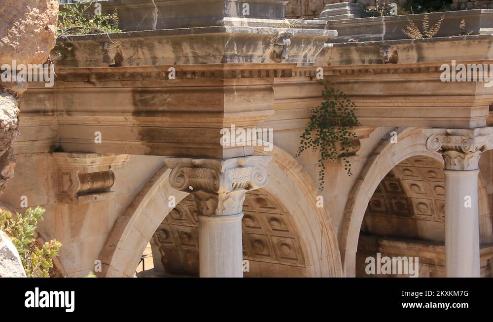 Porte temple Stock Videos & Footage - HD and 4K Video Clips - Alamy