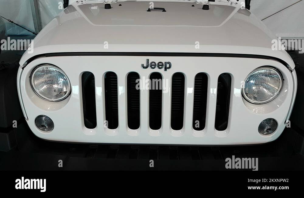 Jeep compass logo Stock Videos & Footage - HD and 4K Video Clips - Alamy