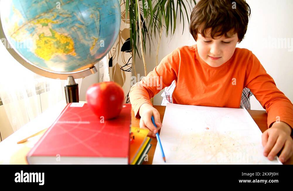 Child show drawing Stock Videos & Footage - HD and 4K Video Clips - Alamy