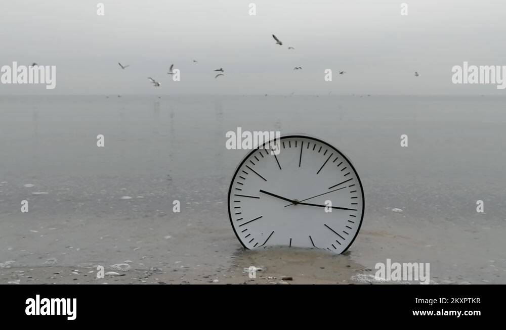 Clock in water Stock Videos & Footage - HD and 4K Video Clips - Alamy