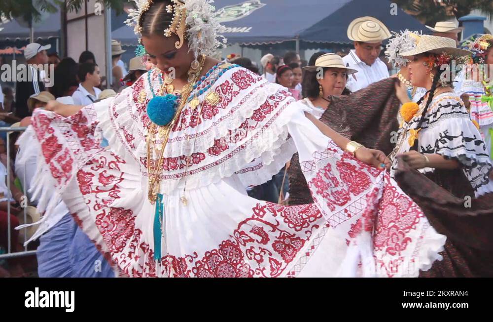 A group of women dressed in the typical Panamanian costume dancing ...