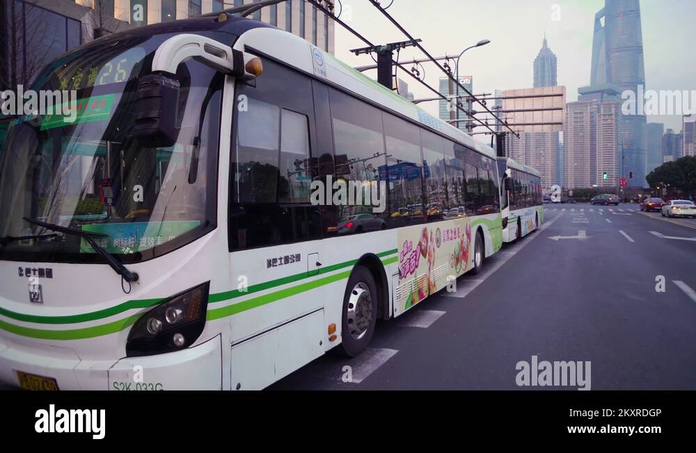 Electric bus on charge Stock Videos & Footage - HD and 4K Video Clips ...