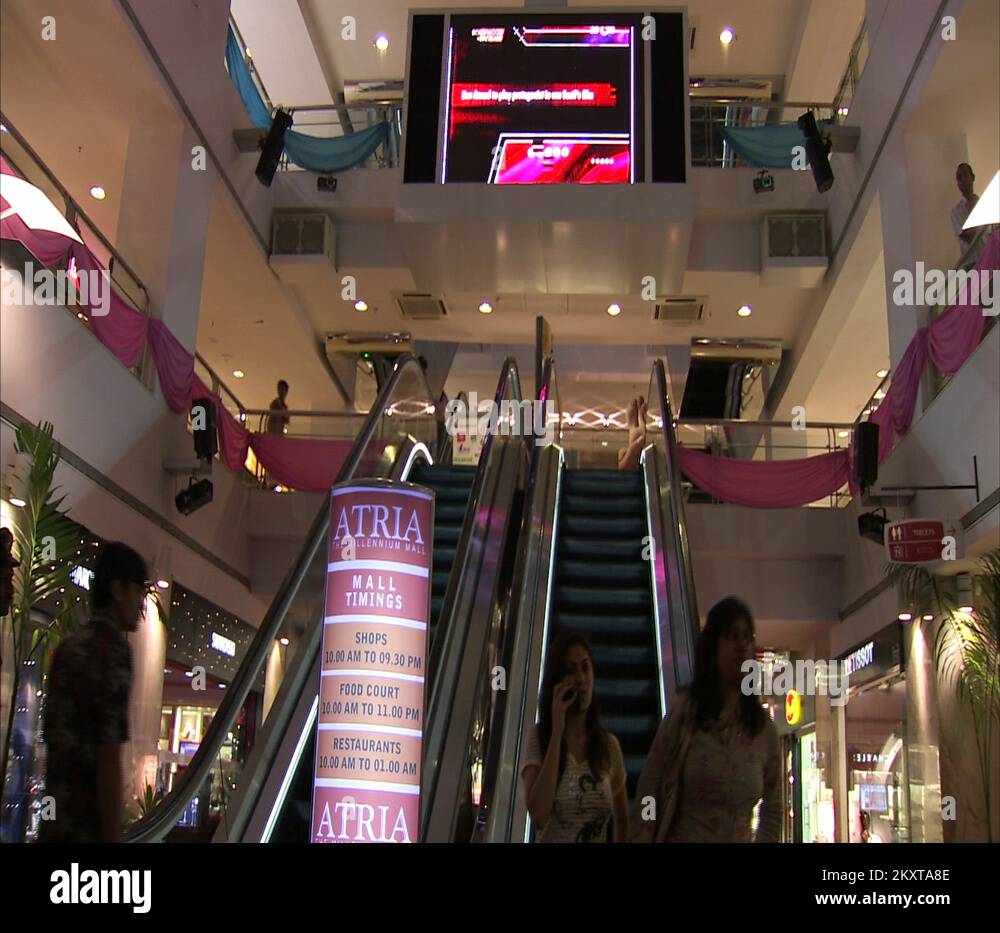 Video screen mall Stock Videos & Footage - HD and 4K Video Clips - Alamy