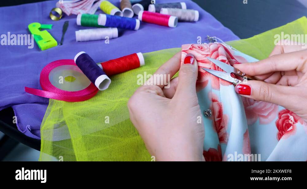 Using needle Stock Videos & Footage - HD and 4K Video Clips - Alamy