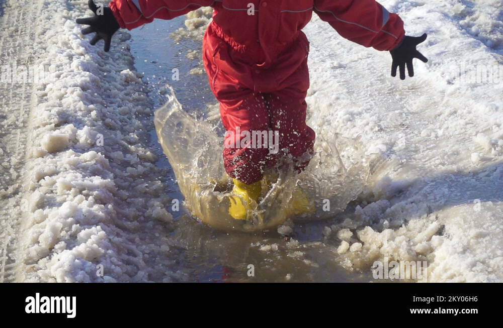 Ice puddle Stock Videos & Footage - HD and 4K Video Clips - Alamy