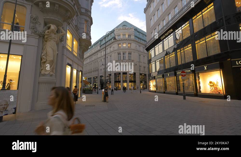 Luxury storefronts Stock Videos & Footage - HD and 4K Video Clips - Alamy