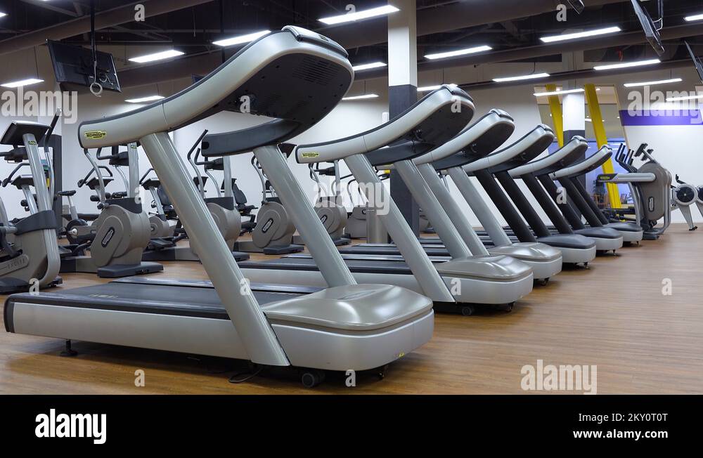 Row of treadmills Stock Videos & Footage - HD and 4K Video Clips - Alamy