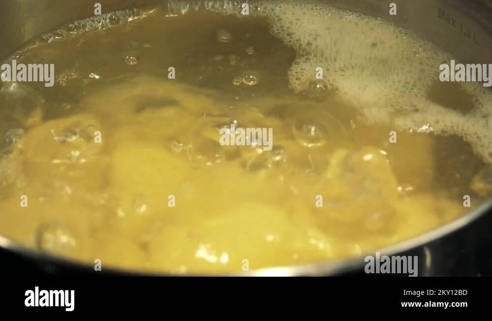 Boil in a pot Stock Videos & Footage - HD and 4K Video Clips - Alamy