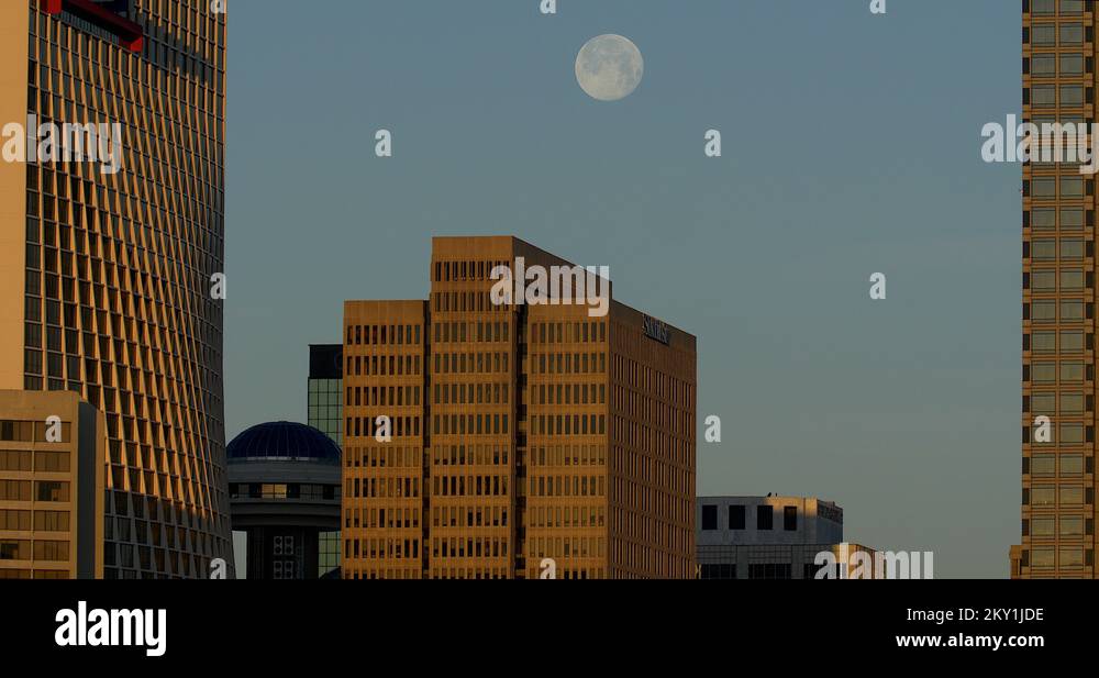 Skyline and moon Stock Videos & Footage - HD and 4K Video Clips - Alamy