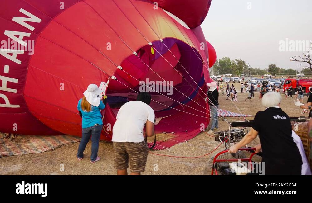 CHIANG MAI - CIRCA 2018: Fly crew preparations of hot air balloon before flight Stock Video ...
