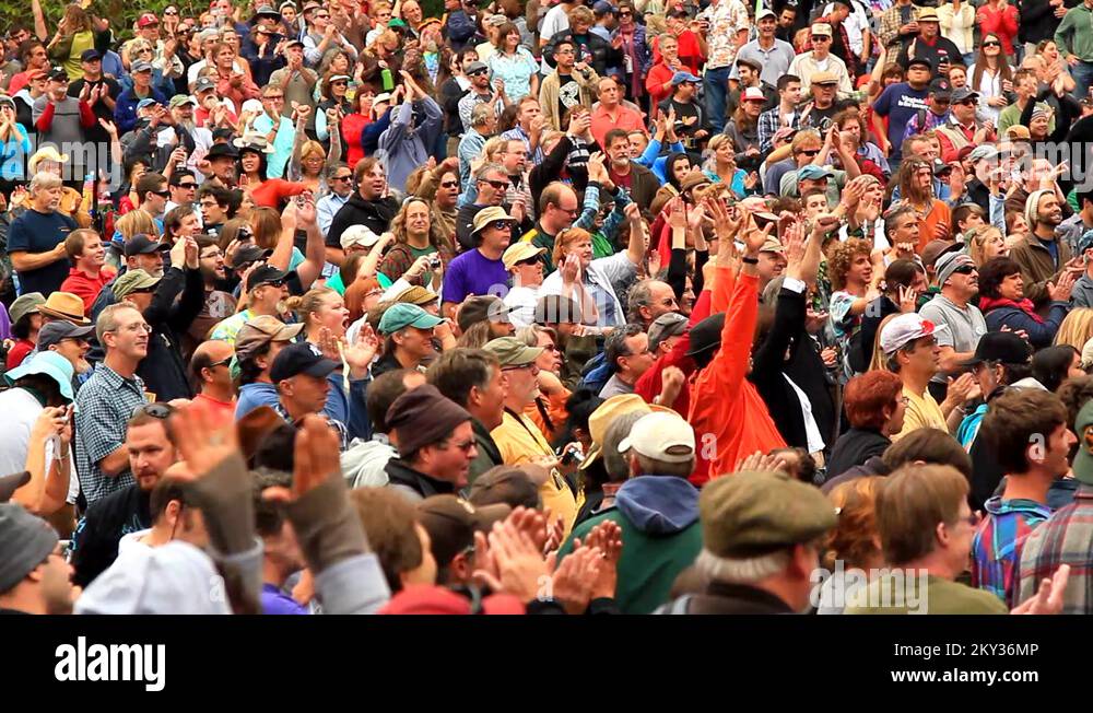 Crowd approval Stock Videos & Footage - HD and 4K Video Clips - Alamy