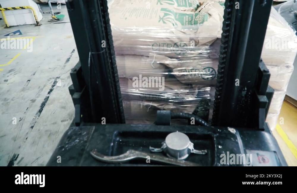 Stockpiling boxes Stock Videos & Footage - HD and 4K Video Clips - Alamy