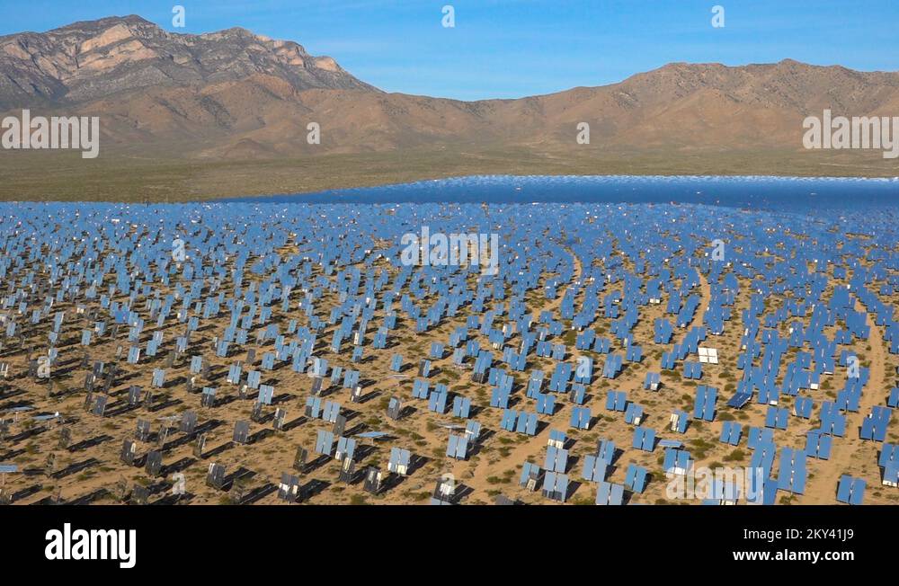 The massive Ivanpah solar power facility in the California desert ...