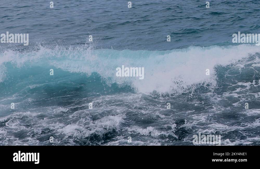 Gentle ocean waves Stock Videos & Footage - HD and 4K Video Clips - Alamy