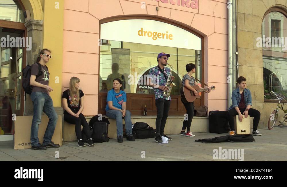 Busking band Stock Videos & Footage - HD and 4K Video Clips - Alamy
