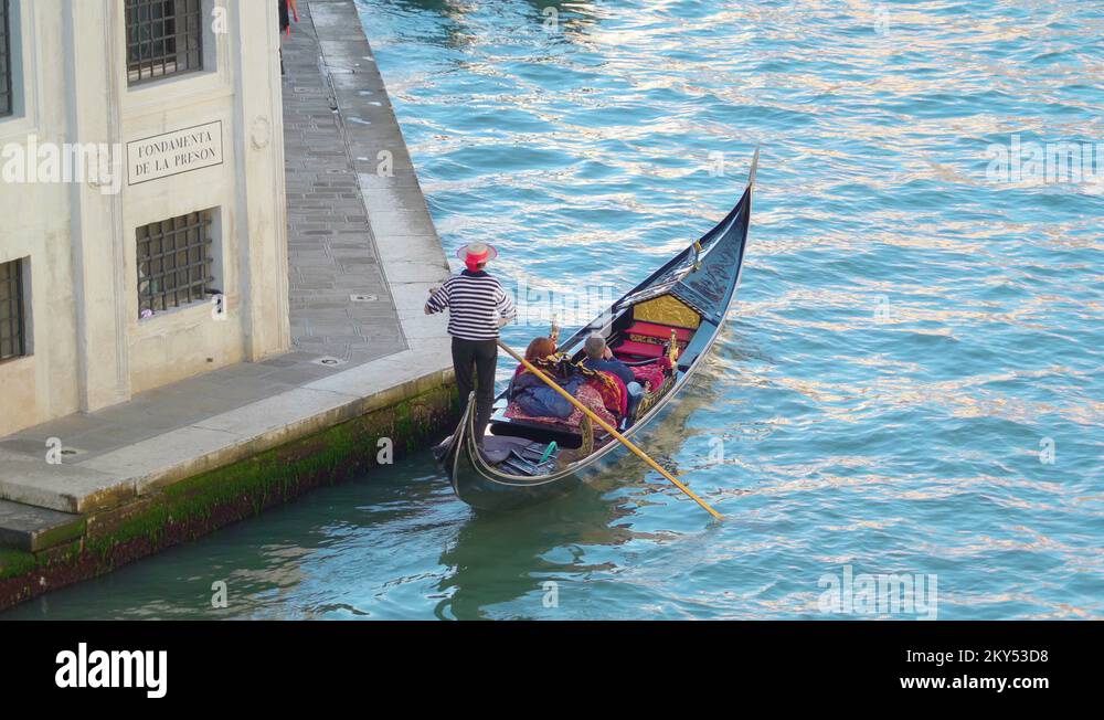 Rowing his gondola Stock Videos & Footage - HD and 4K Video Clips - Alamy
