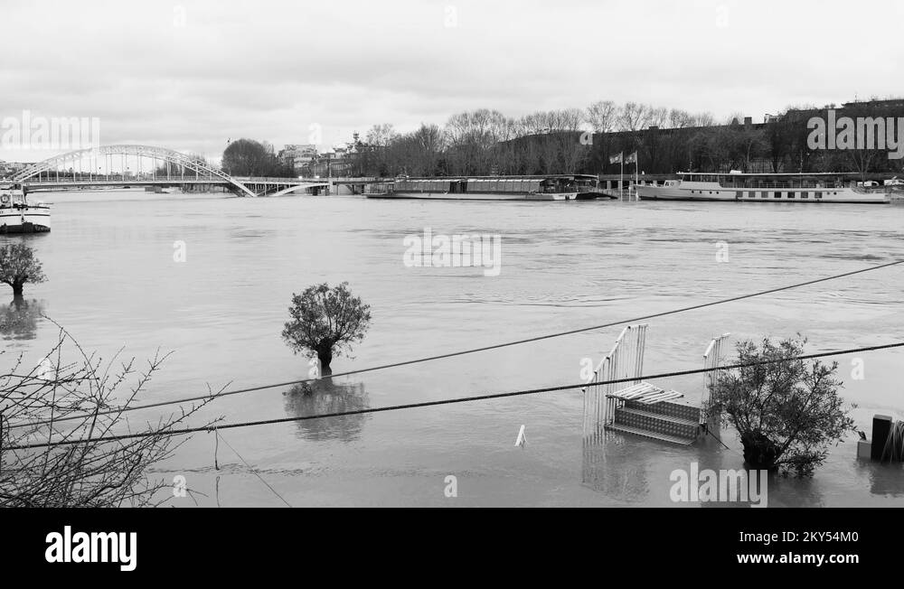 Overflow flooding embankments on the Seine river in Paris Stock Video ...
