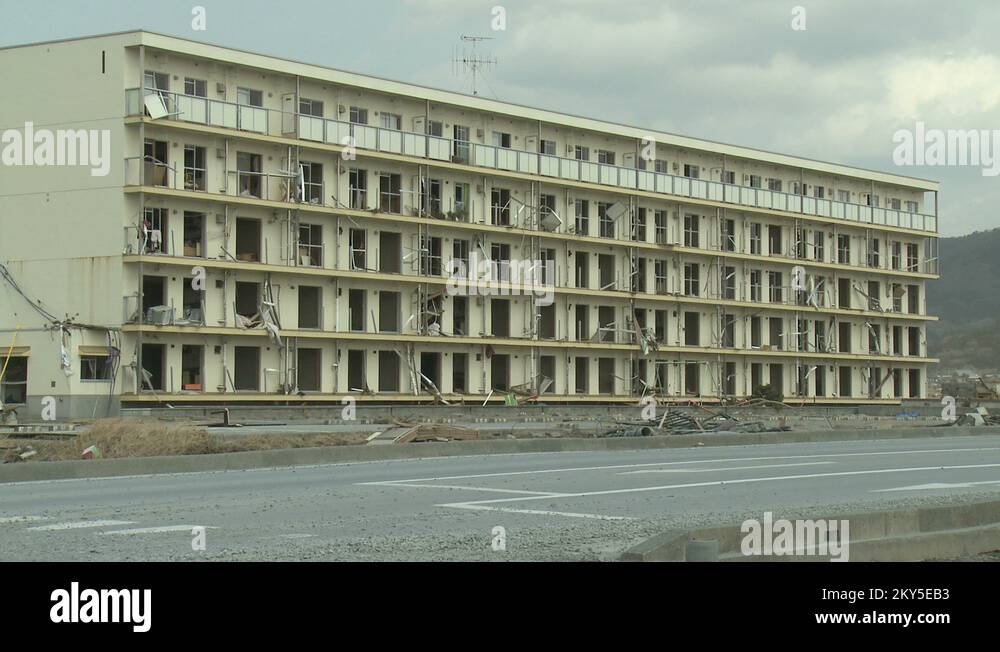 Japan Tsunami Aftermath - Building With Water Damage 4 Floors High ...