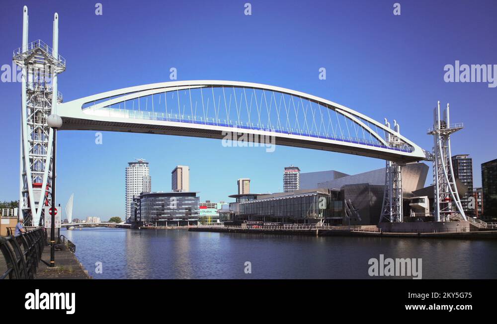 Lifting bridge uk Stock Videos & Footage - HD and 4K Video Clips - Alamy
