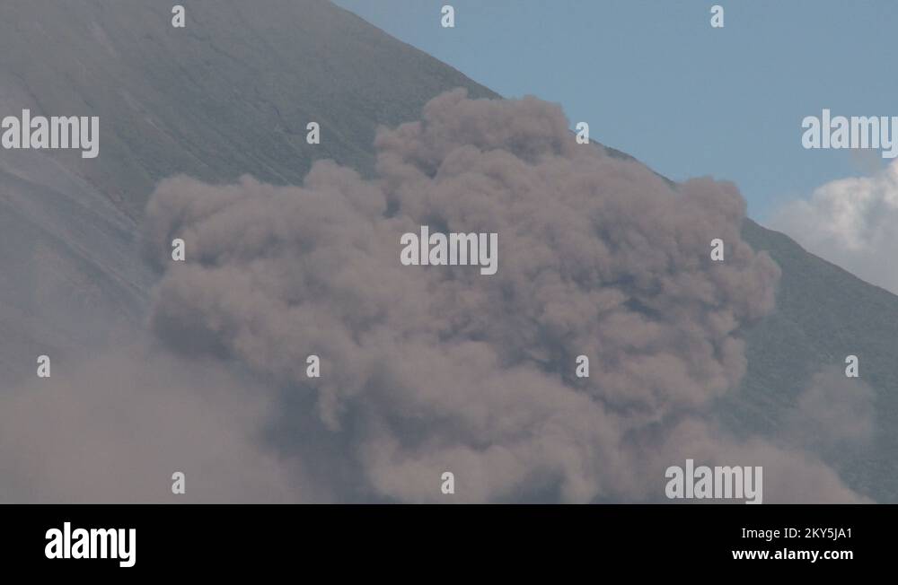 Volcanic Ash Cloud Drifts Past Mayon Volcano Stock Video Footage - Alamy