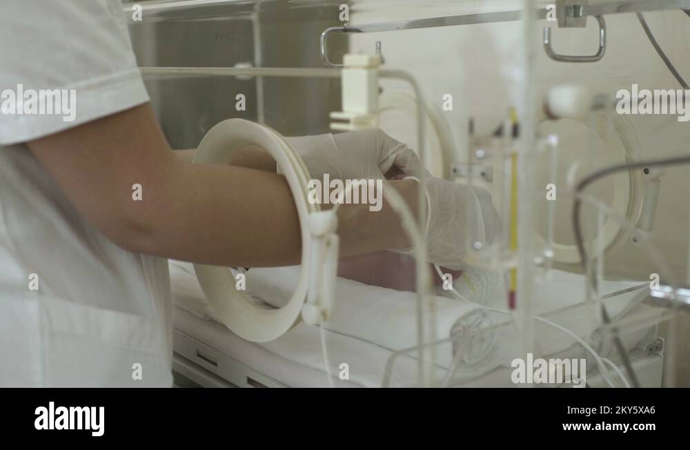 Injecting medication iv Stock Videos & Footage - HD and 4K Video Clips ...