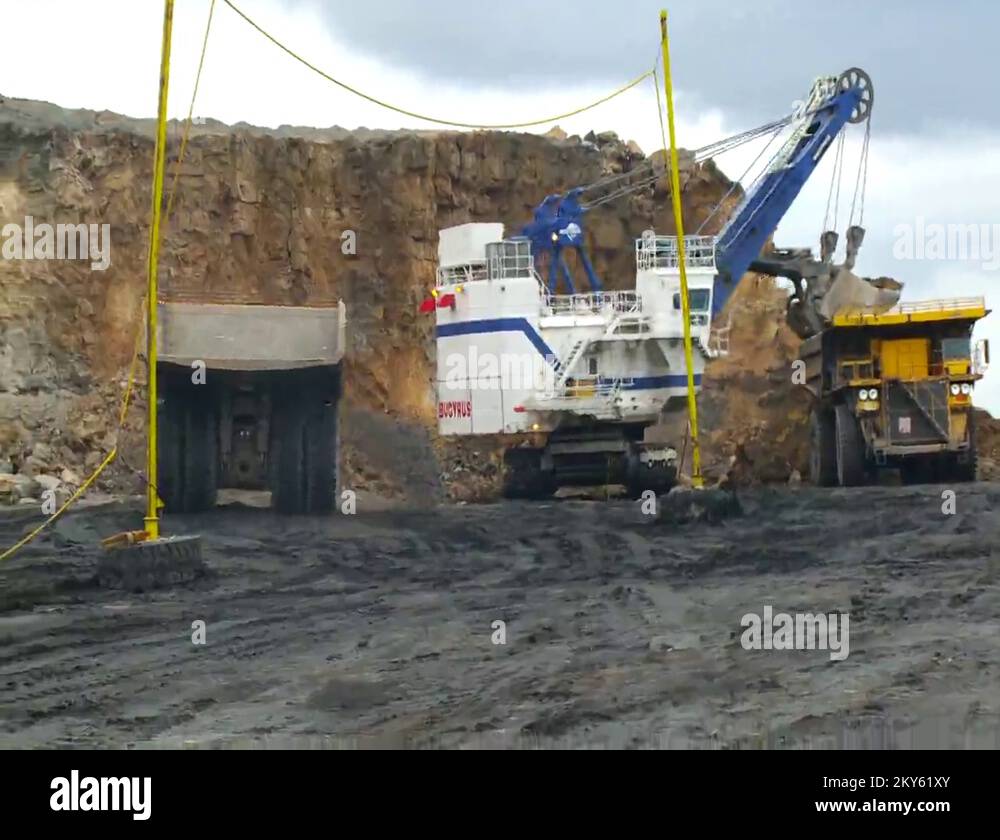 Mining shovel electric shovel loading Stock Videos & Footage - HD and ...