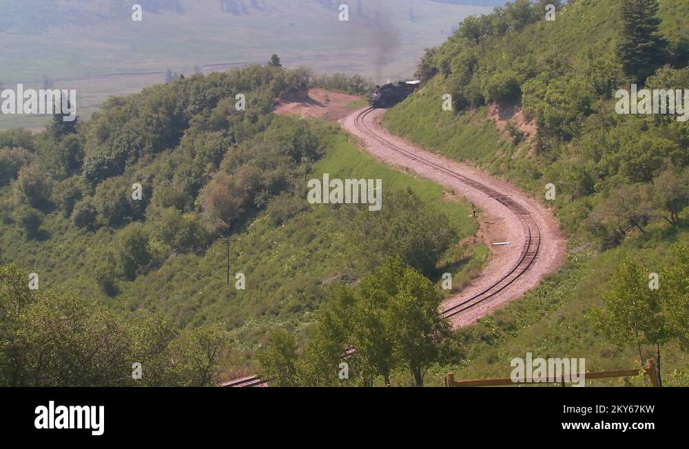 Train going around curve Stock Videos & Footage - HD and 4K Video Clips ...