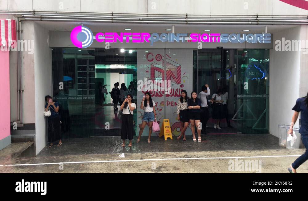 Center point mall Stock Videos & Footage - HD and 4K Video Clips - Alamy