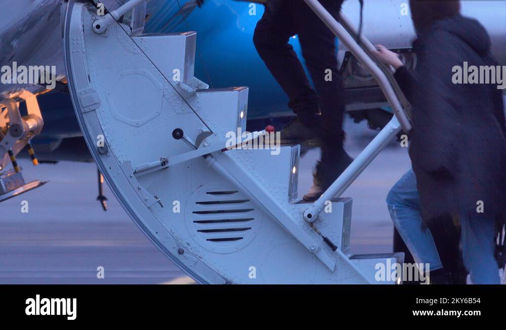 Ladder airplane Stock Videos & Footage - HD and 4K Video Clips - Alamy