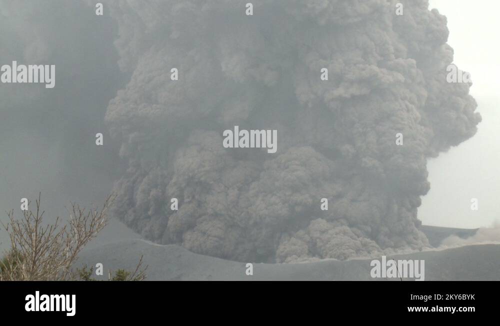 Volcanic ash column Stock Videos & Footage - HD and 4K Video Clips - Alamy