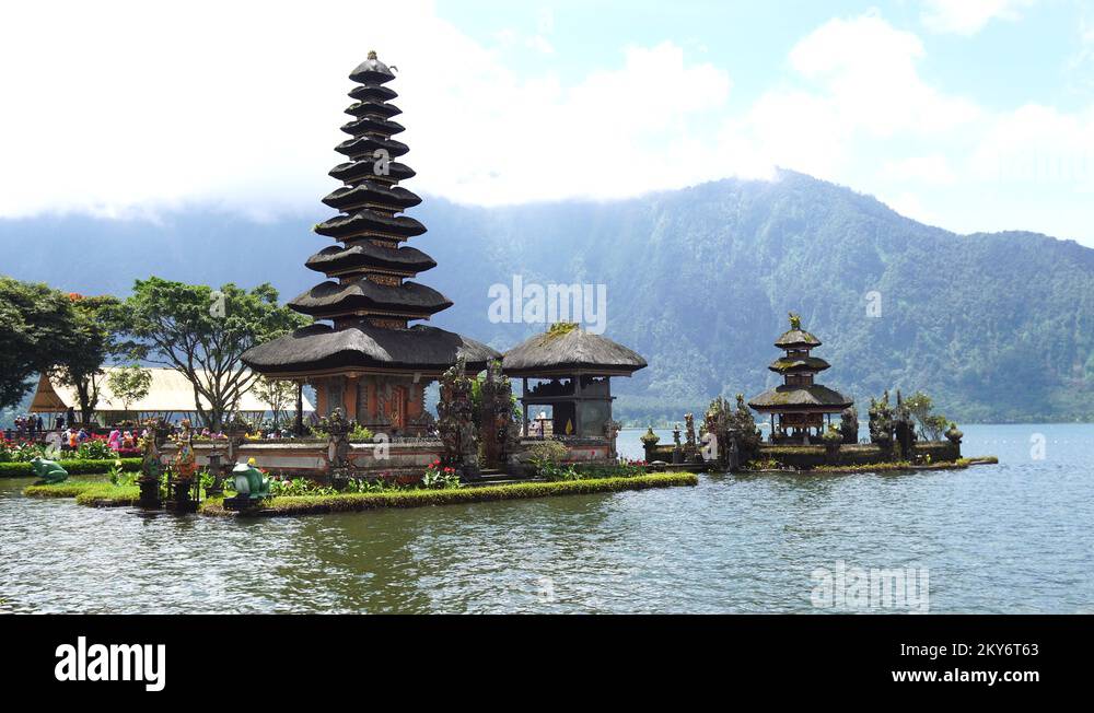 Ulu water temple Stock Videos & Footage - HD and 4K Video Clips - Alamy