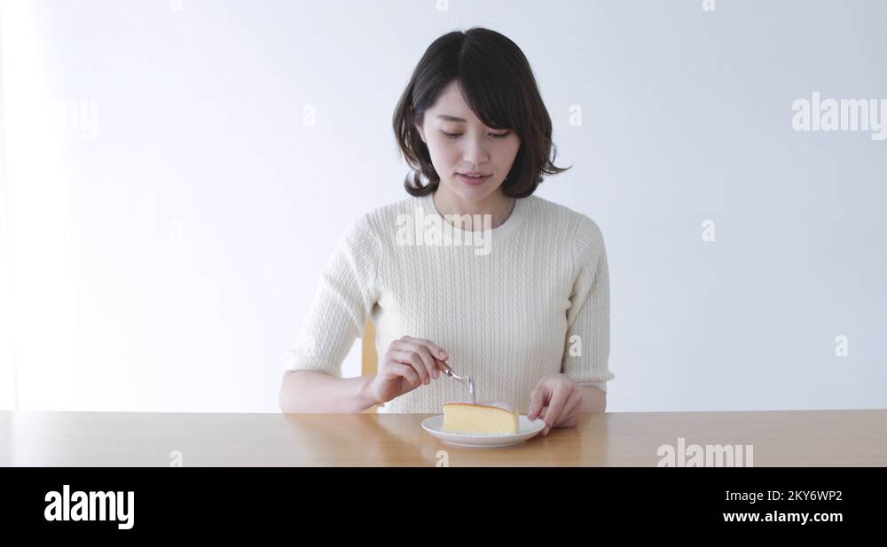 Living cake Stock Videos & Footage - HD and 4K Video Clips - Alamy