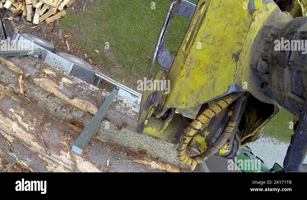 Grapple tree Stock Videos & Footage - HD and 4K Video Clips - Alamy