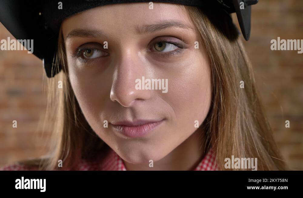 Girl welding Stock Videos & Footage - HD and 4K Video Clips - Alamy