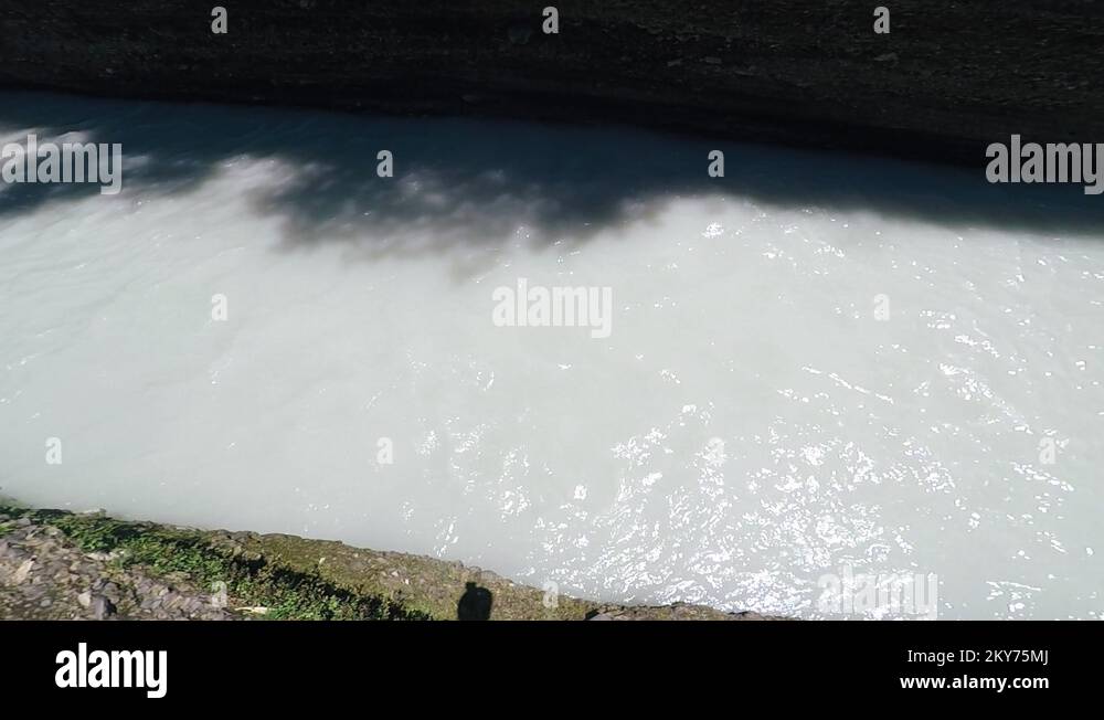 Men river rafting Stock Videos & Footage - HD and 4K Video Clips - Alamy