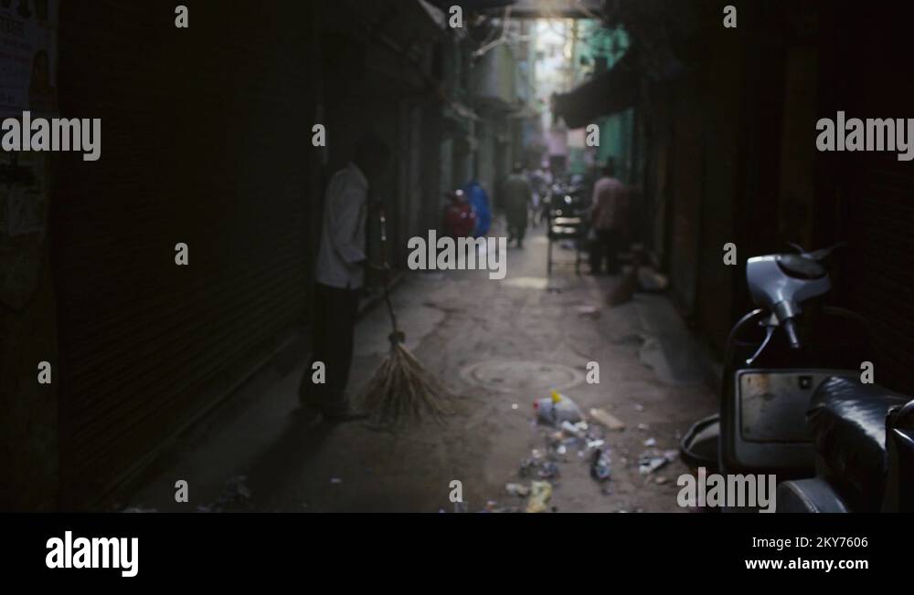 Garbage india Stock Videos & Footage - HD and 4K Video Clips - Alamy