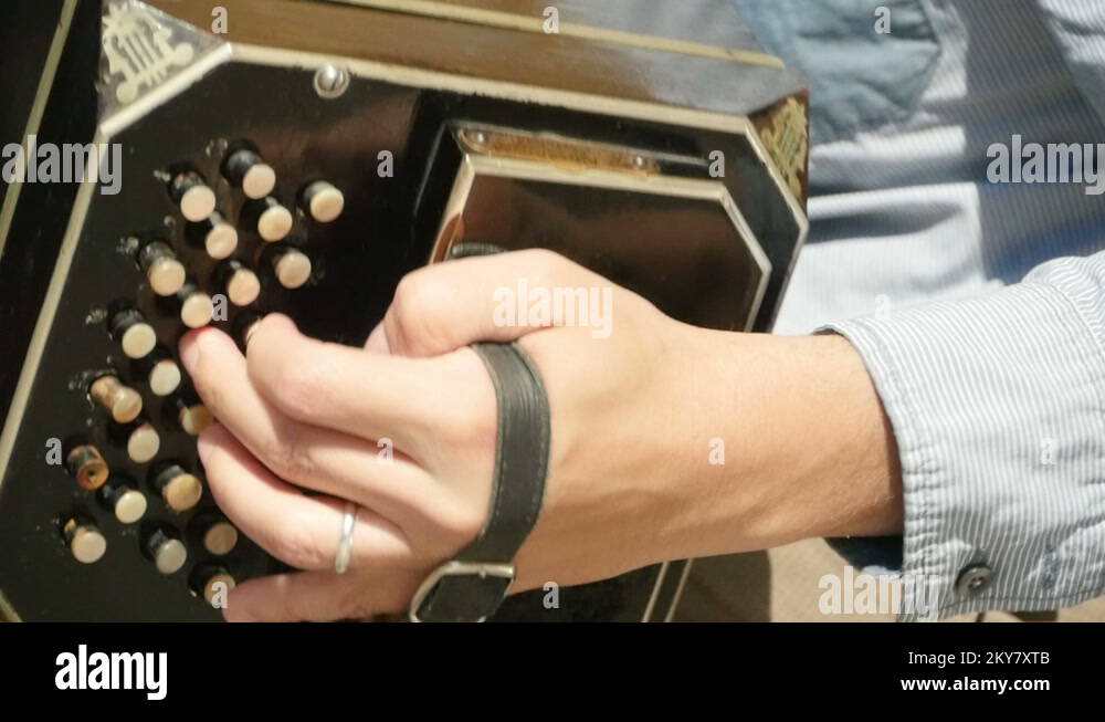 Keyboard bass Stock Videos & Footage - HD and 4K Video Clips - Alamy