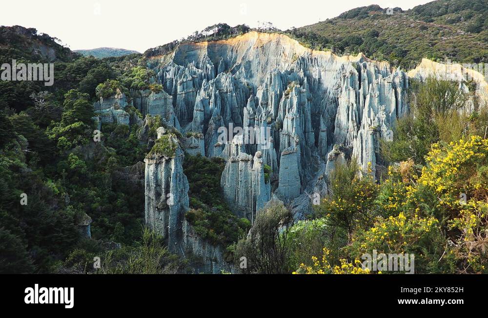 Pinnacles hike Stock Videos & Footage - HD and 4K Video Clips - Alamy