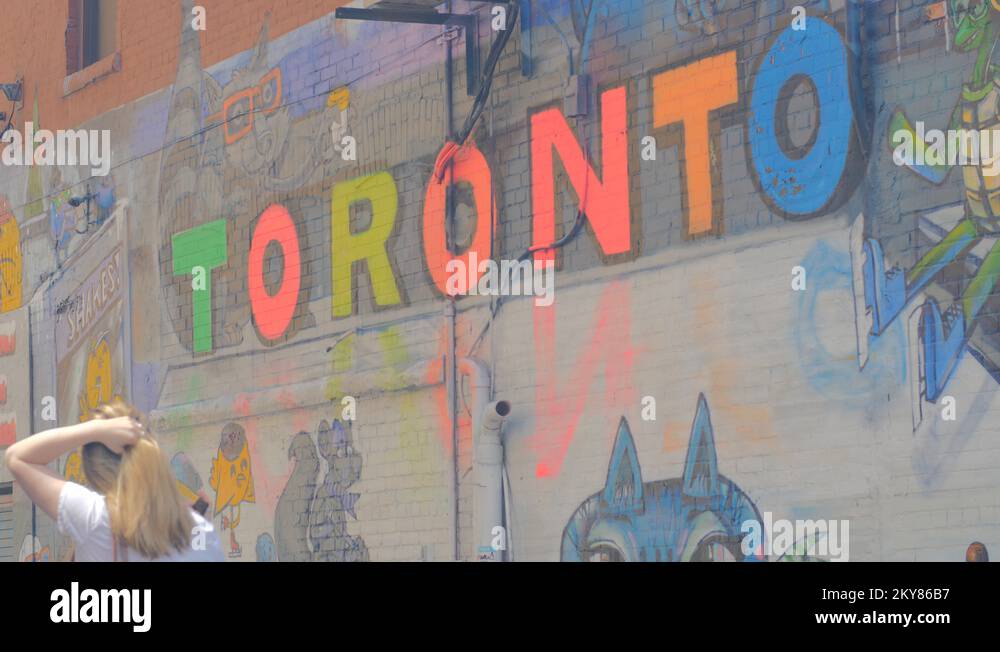 Graffiti alley toronto Stock Videos & Footage - HD and 4K Video Clips ...