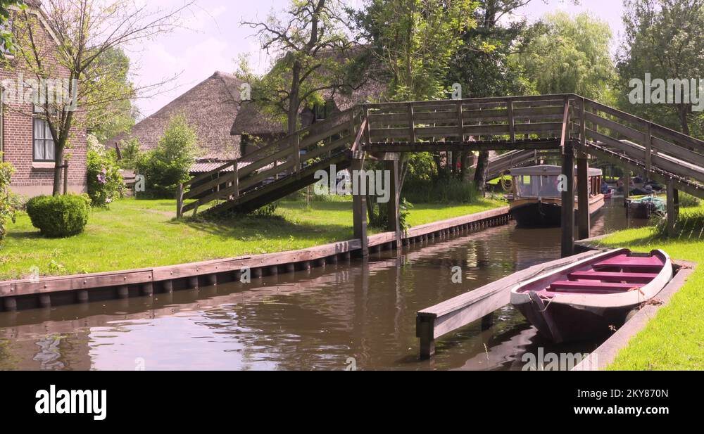 Giethoorn boat tour Stock Videos & Footage - HD and 4K Video Clips - Alamy