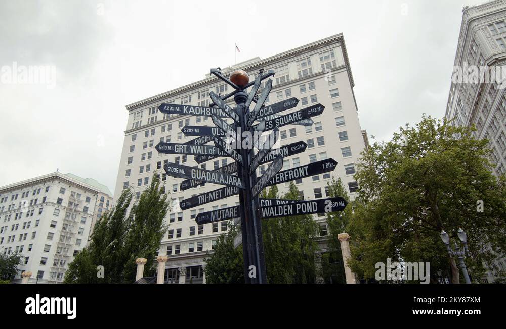 Square post and sign Stock Videos & Footage - HD and 4K Video Clips - Alamy